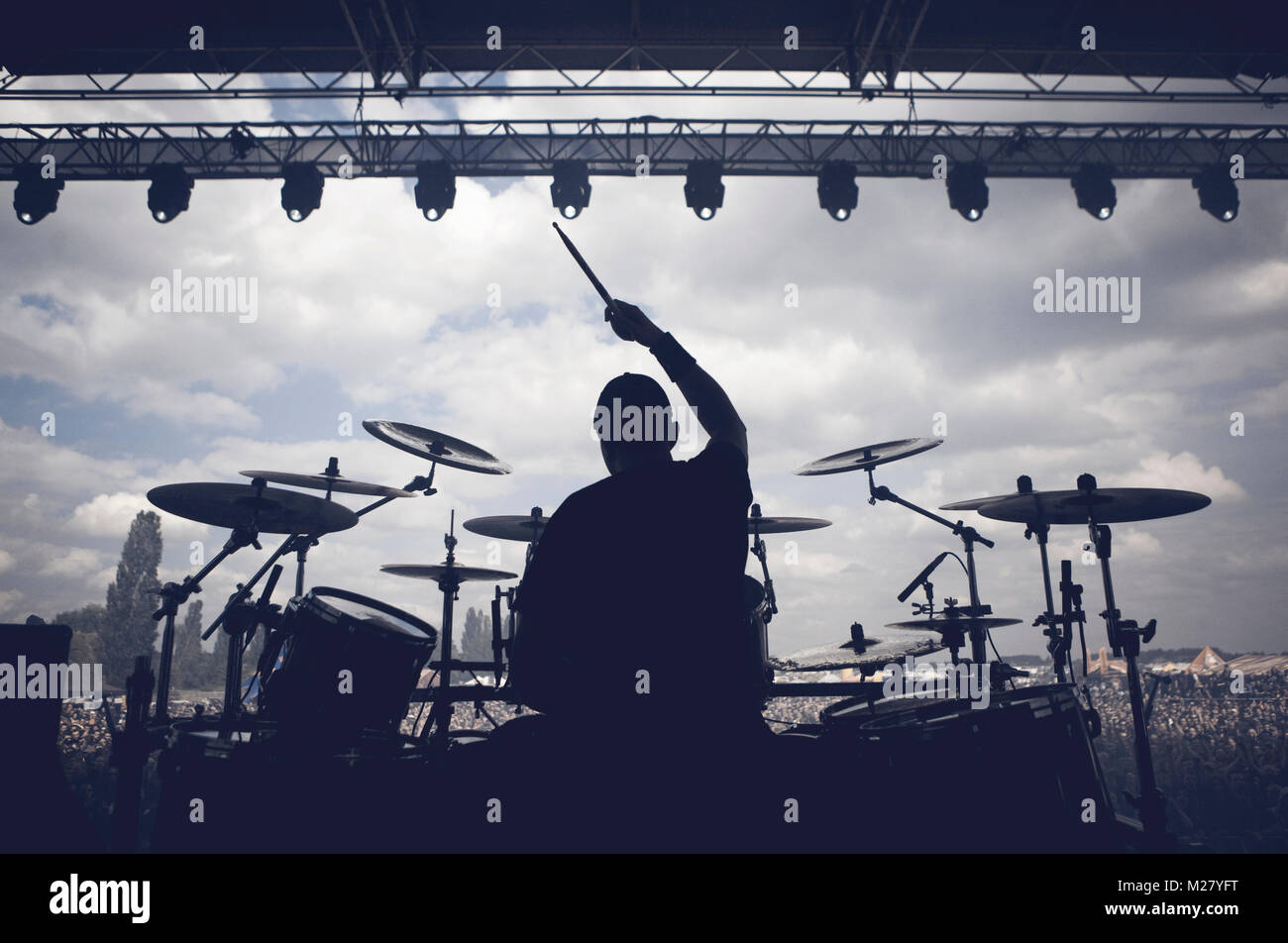 Concert drum stick crowd hi-res stock photography and images - Alamy
