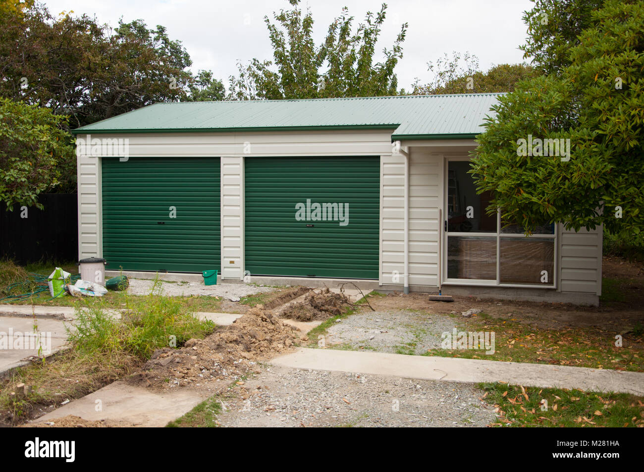 Double garage hi-res stock photography and images - Alamy