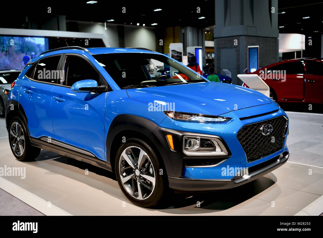 Mid sized suv hi-res stock photography and images - Alamy