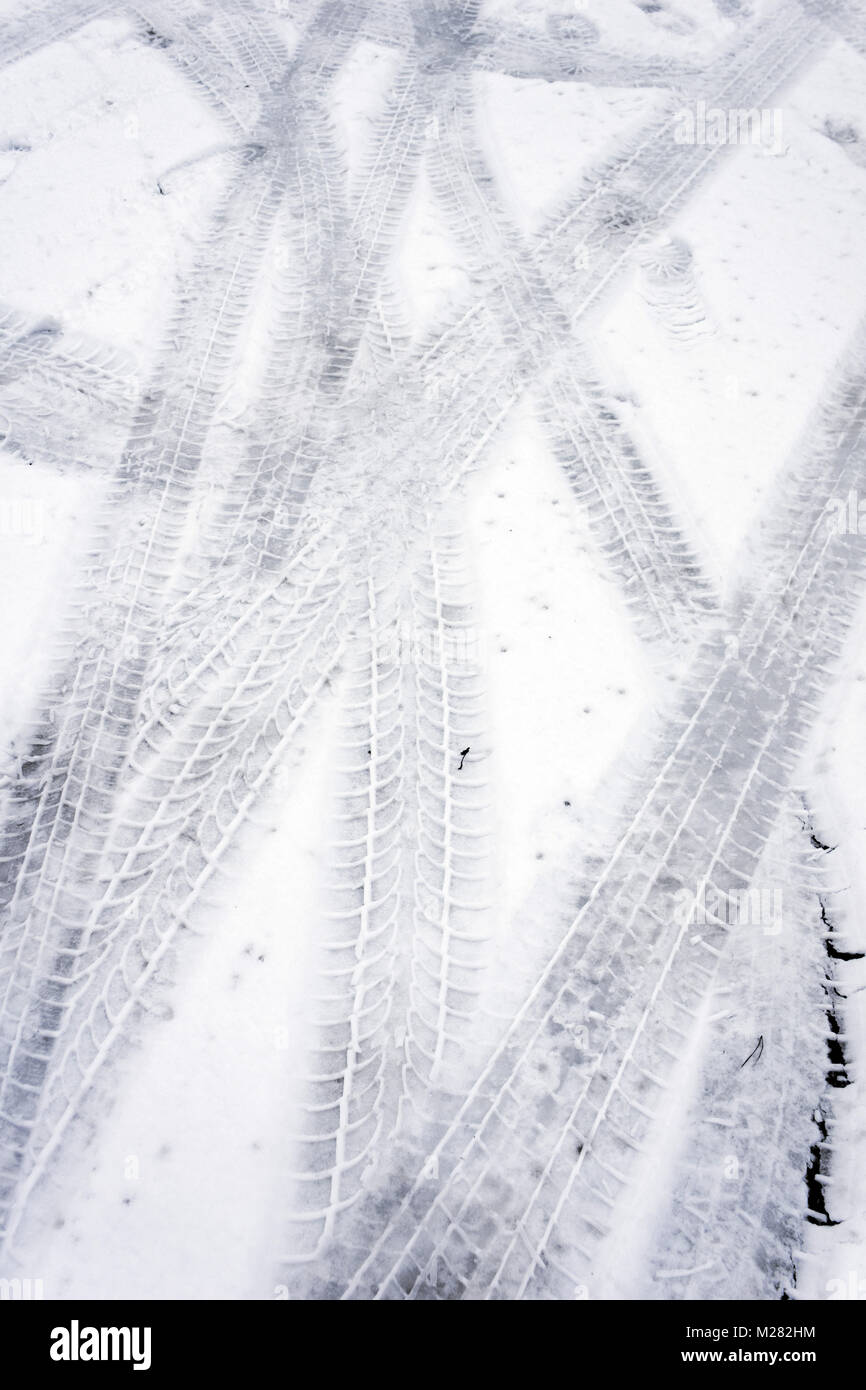 Tire tracks snow hi-res stock photography and images - Alamy
