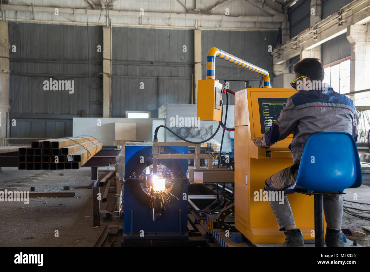 Gas cutting of the hot metal hi-res stock photography and images - Alamy