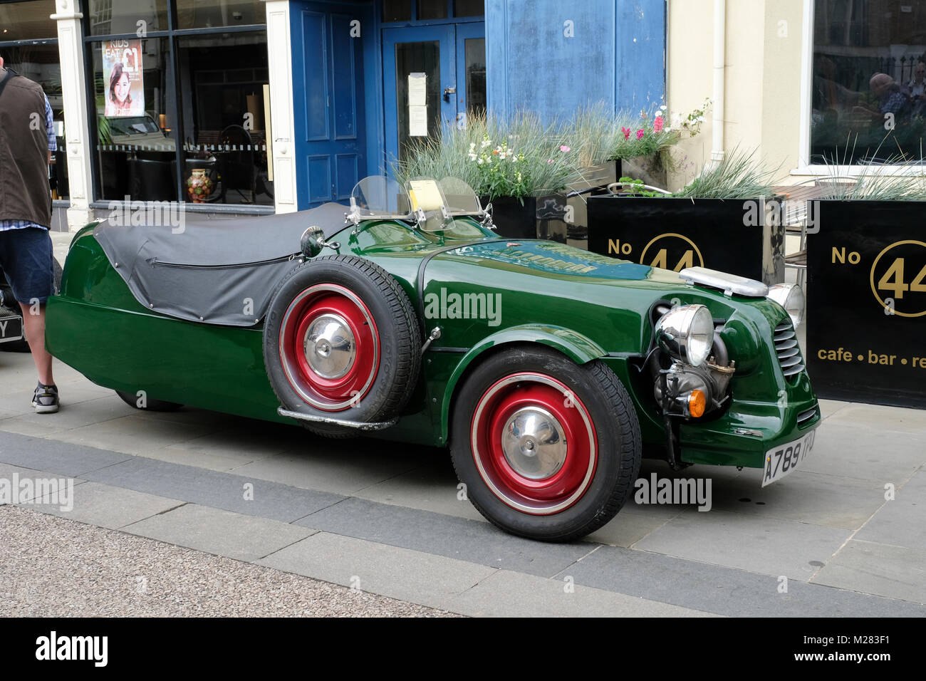 Classic three wheeler sports car hi-res stock photography and images ...