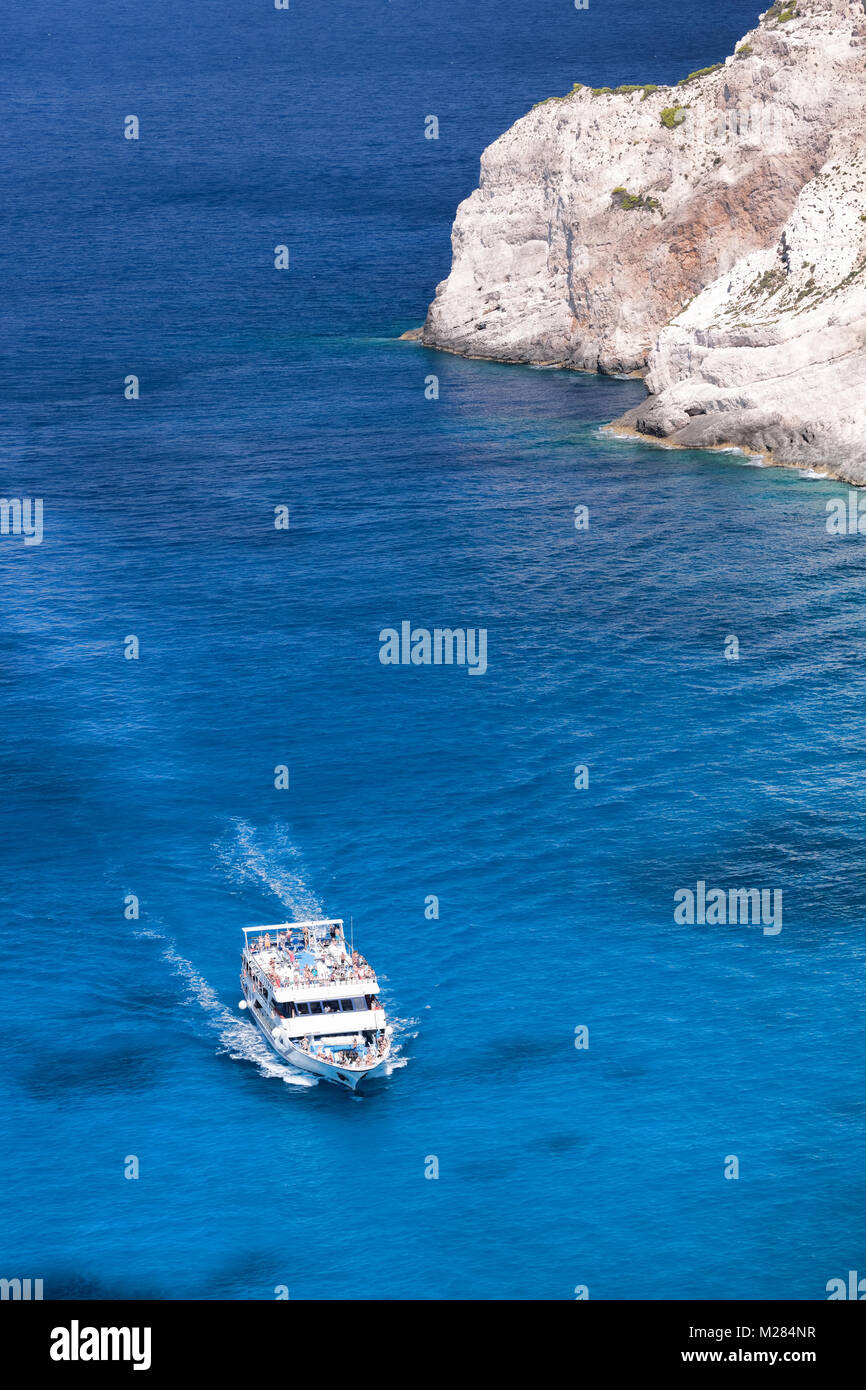 Azure bay with boat in Greek sea Stock Photo - Alamy