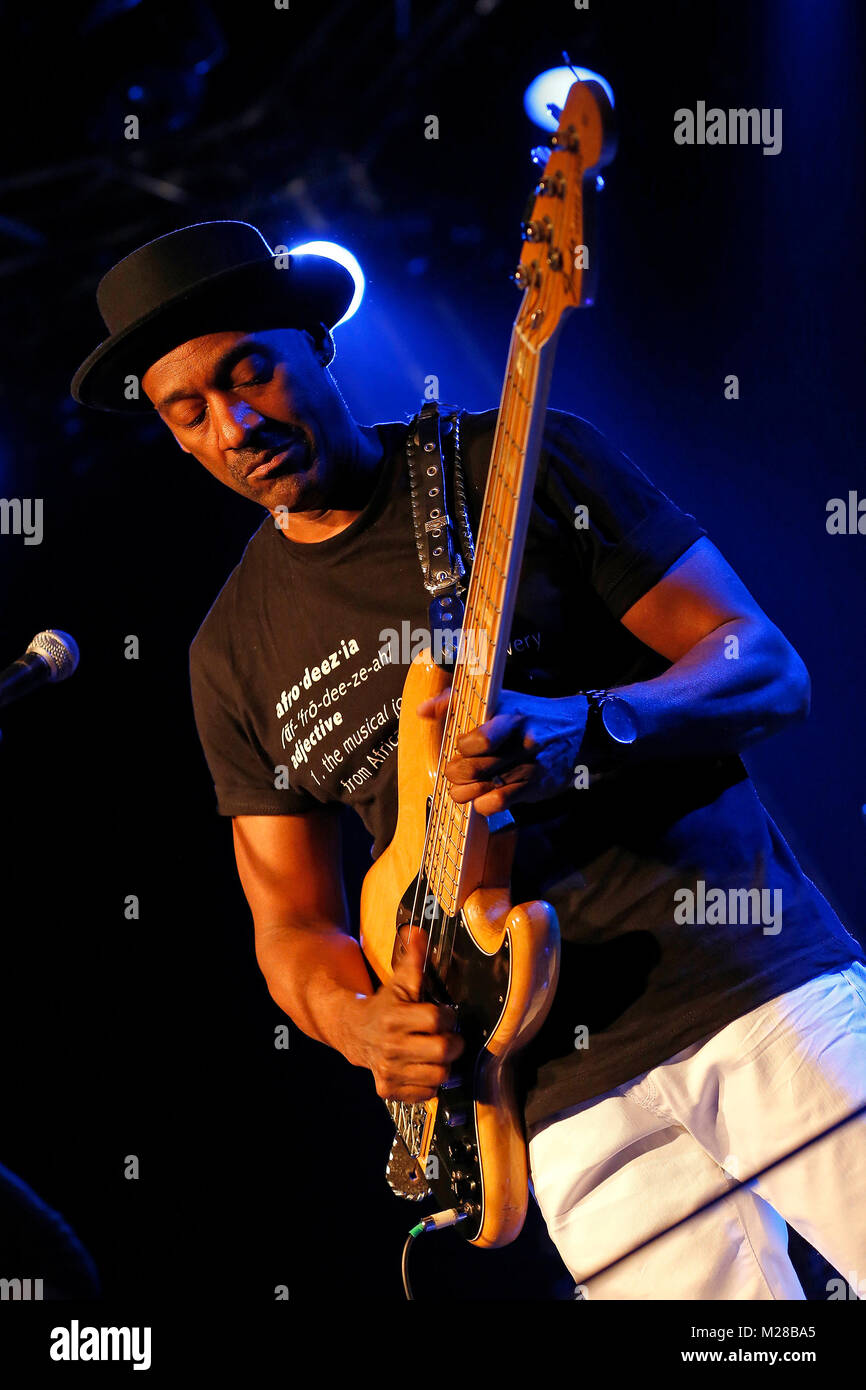 English bassist hi-res stock photography and images - Alamy