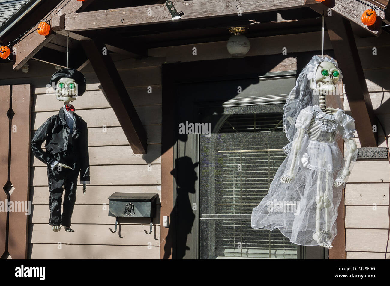 Skeleton bride and groom with bulging green eyes and smiles on their ...