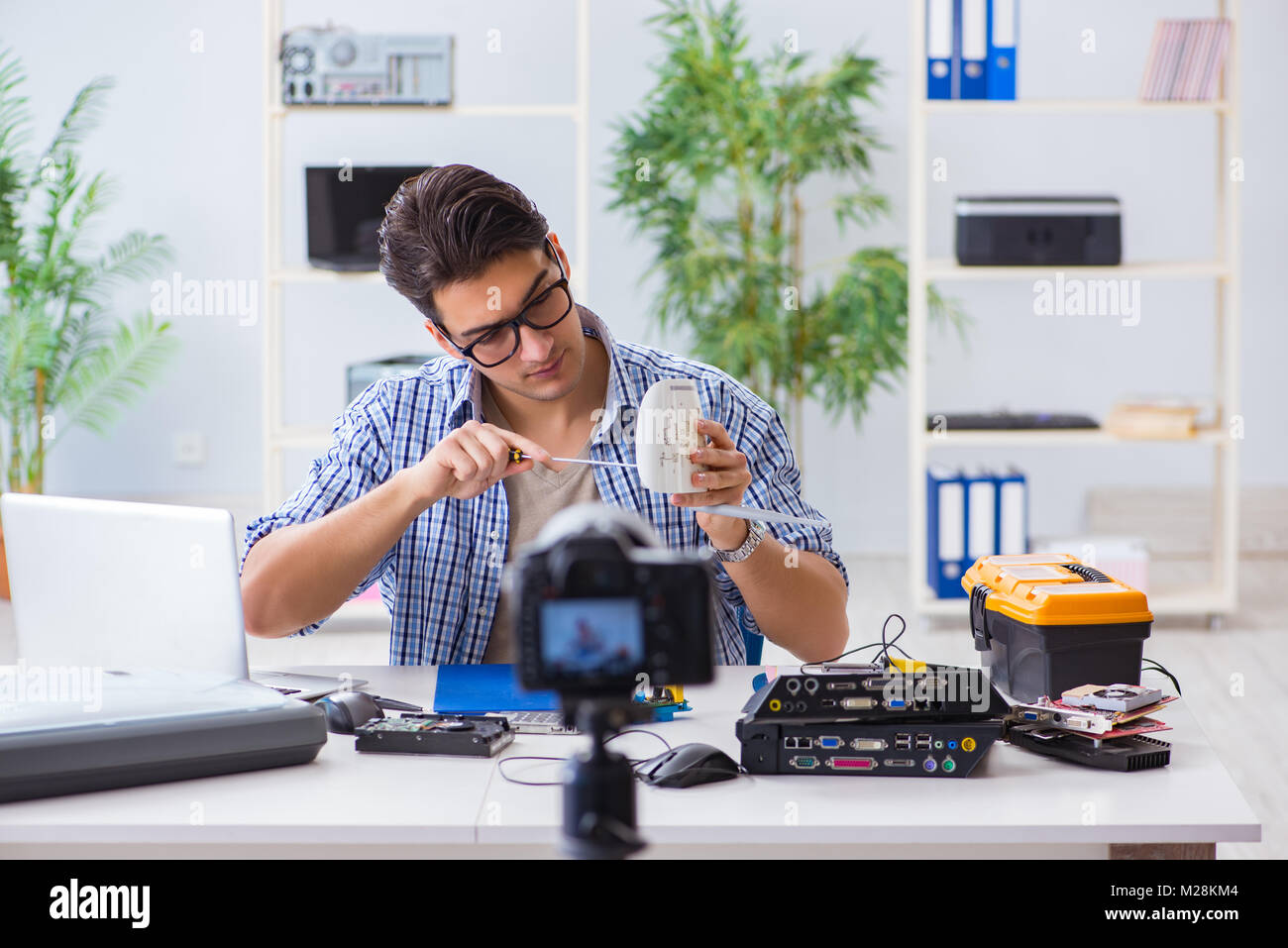 Repair computer hardware modem hi-res stock photography and images - Alamy