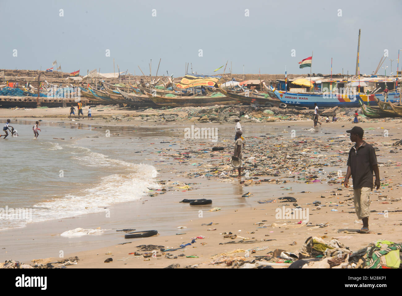 Dirty beach in Jamestown, Accra, Ghana Stock Photo - Alamy