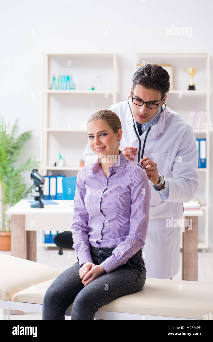 Patient visiting doctor for medical check-up in hospital Stock Photo ...