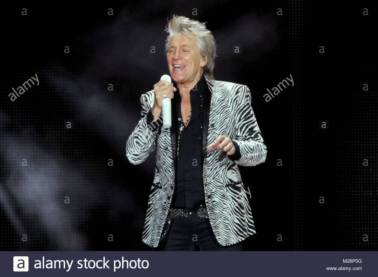 Rod Stewart In Concert Stock Photos & Rod Stewart In Concert Stock ...