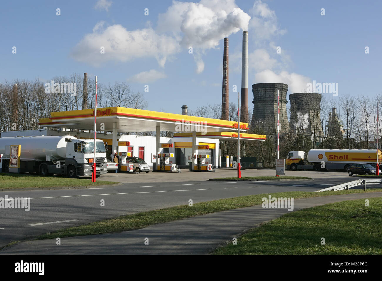Shell Tankstelle High Resolution Stock Photography and Images - Alamy