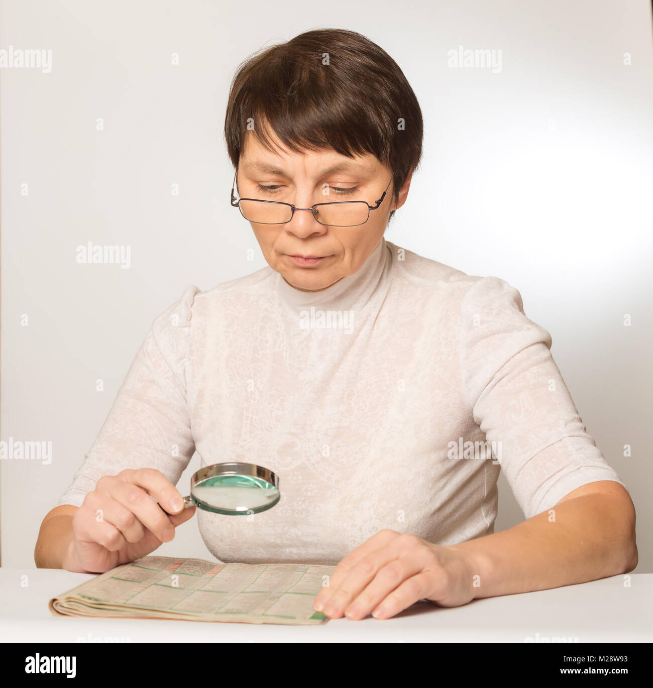 Reading glass magnifying hi-res stock photography and images - Alamy