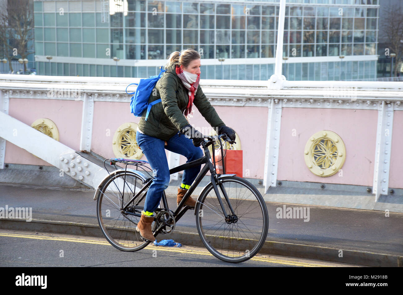 London, UK, 6 February 2018 Cold morning in London as temperatures drop ...