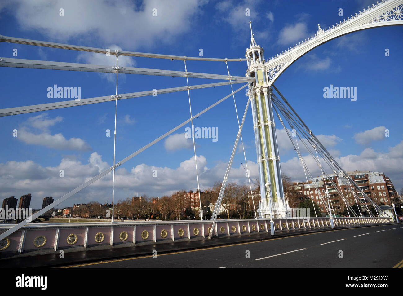 Above zero temperature hi-res stock photography and images - Alamy