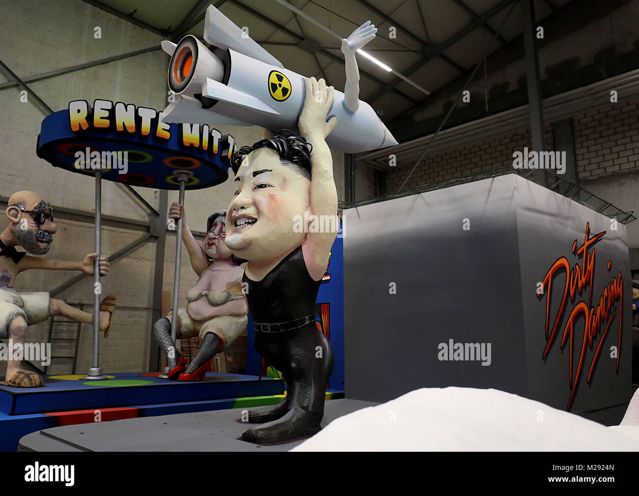 Cologne, Germany. 06th Feb, 2018. A theme wagon for the Rose Monday ...