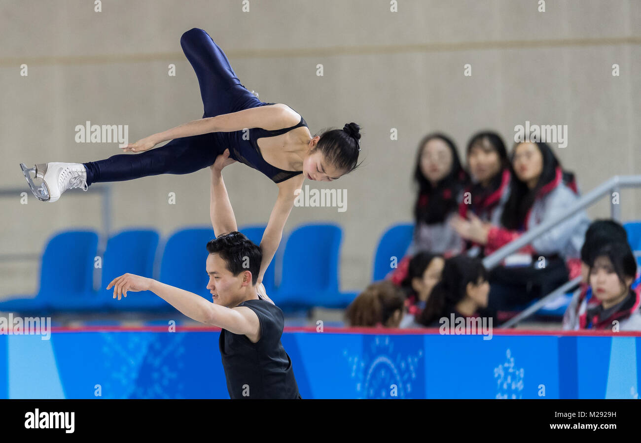 Gangneung, South Korea. 06th Feb, 2018. North Korea's Ryom Tae Ok and ...