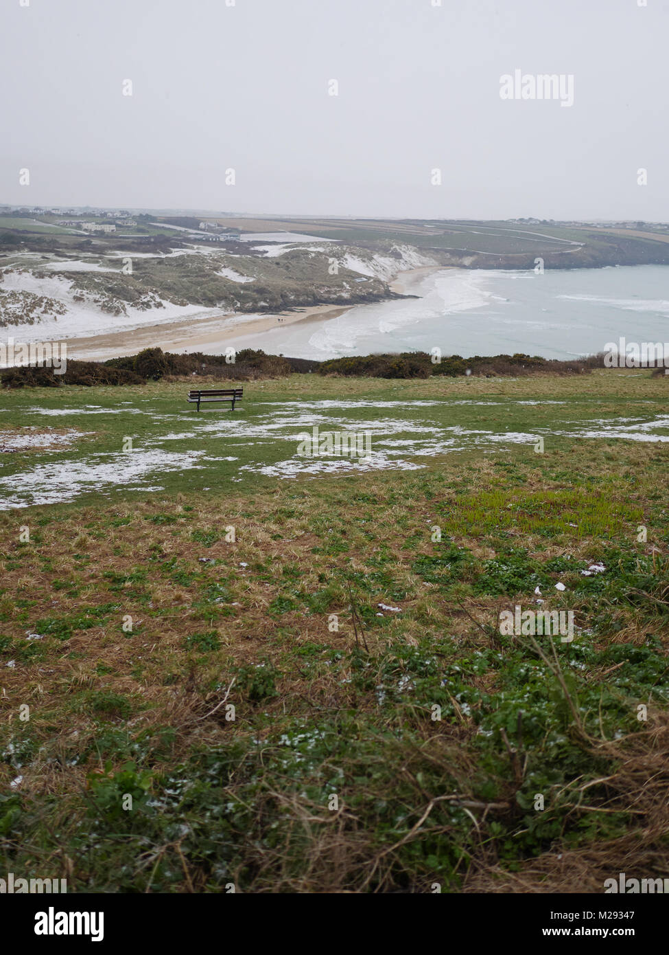 Newquay, Cornwall, UK. 6th February, 2018. Unusually heavy snow falls ...