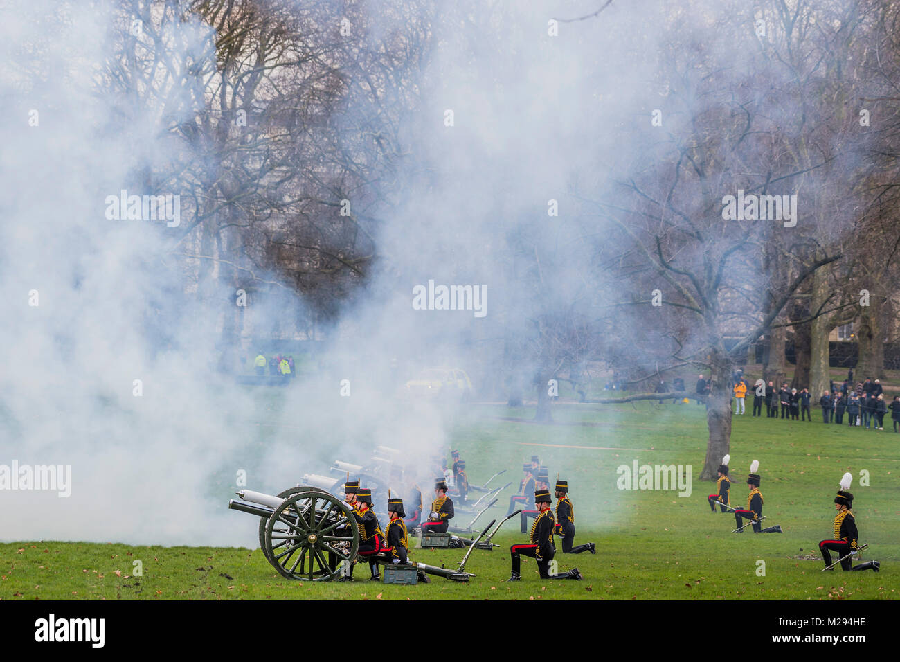 Buckingham palace on fire hi-res stock photography and images - Alamy