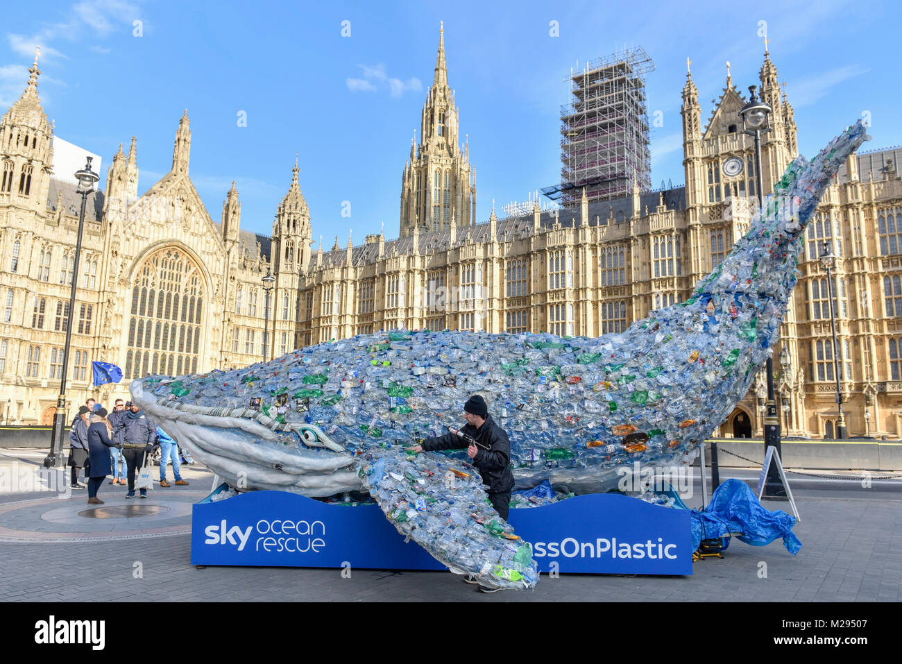 Whale made from plastic bottles hi-res stock photography and images - Alamy