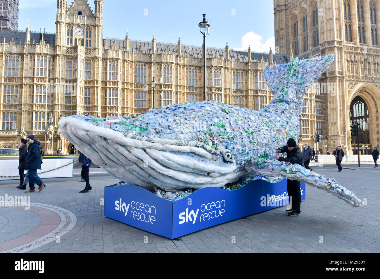 Whale made from plastic bottles hi-res stock photography and images - Alamy