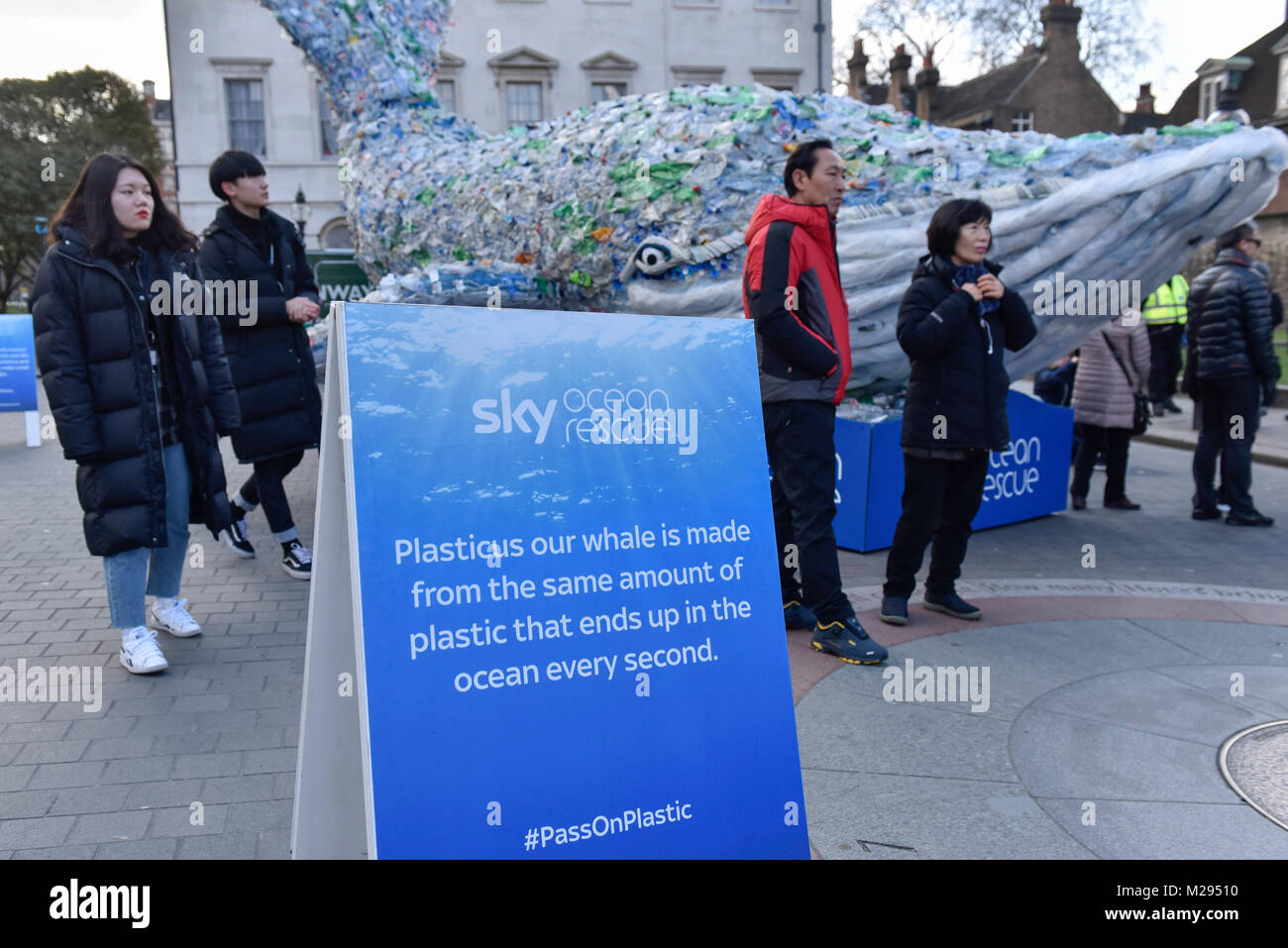 Whale made from plastic bottles hi-res stock photography and images - Alamy