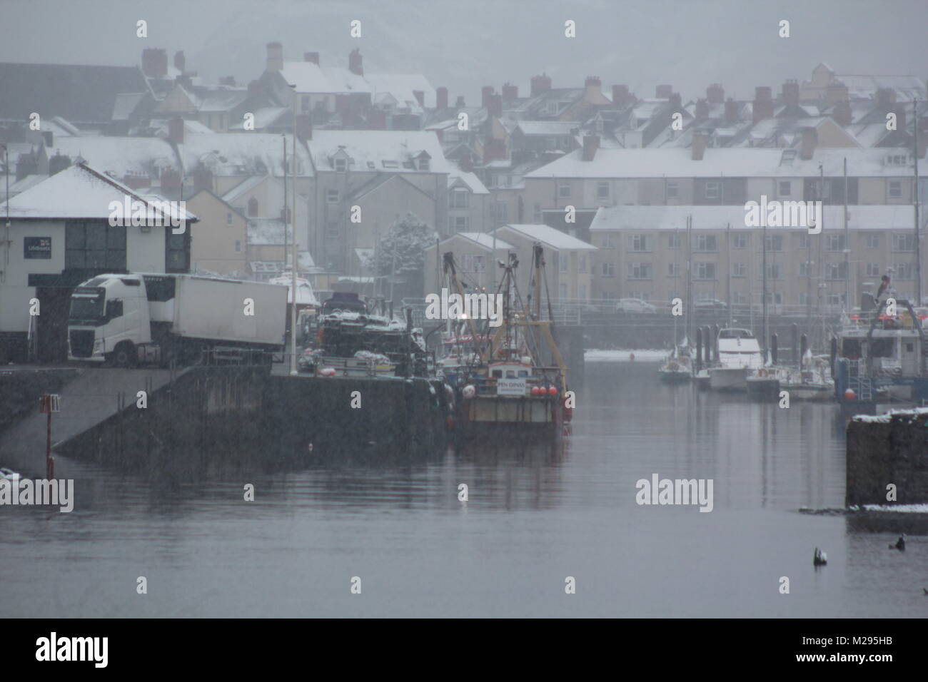 Aberystwyth, Wales. 6th Feb, 2018. UK Weather. Heavy snow & icy ...