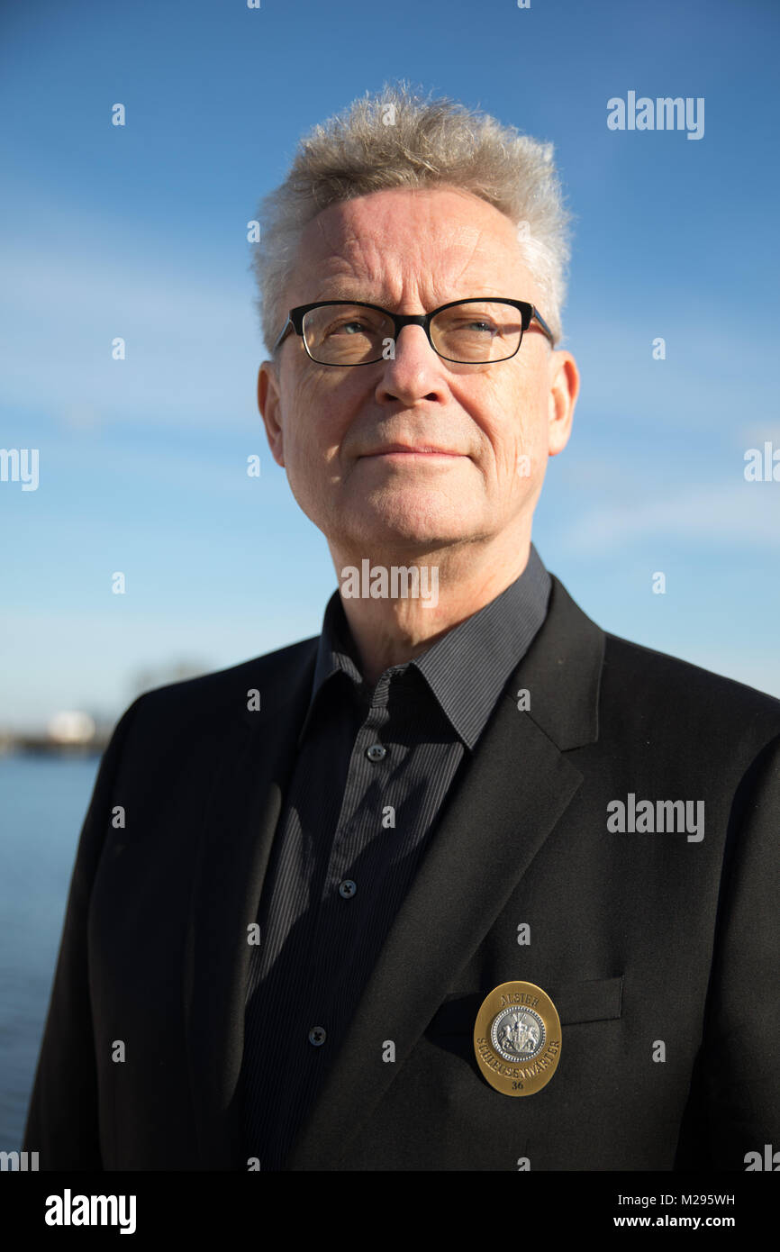 The new "Ehren-Alster-Schleusenwaerter" (lit. "honorary lock attendant ...