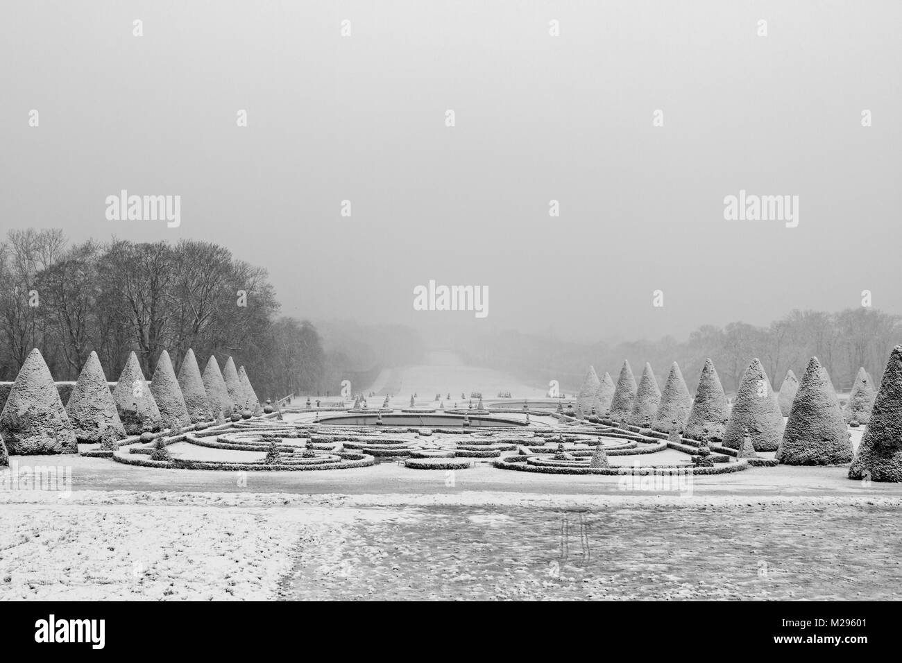 Paris france credit Black and White Stock Photos & Images - Alamy