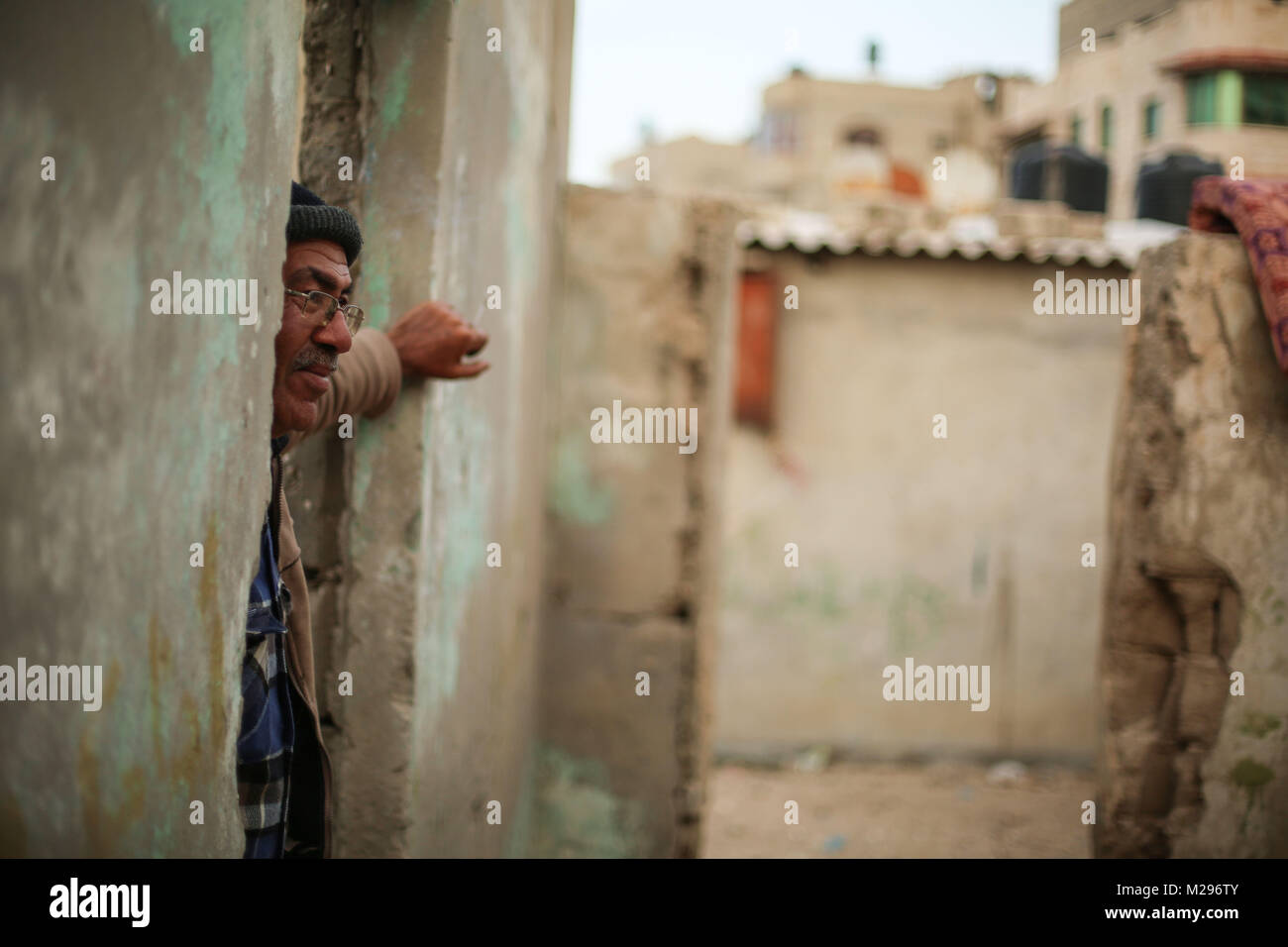 Gaza City, The Gaza Strip, Palestine. 6th Feb, 2018. A Palestinian man ...