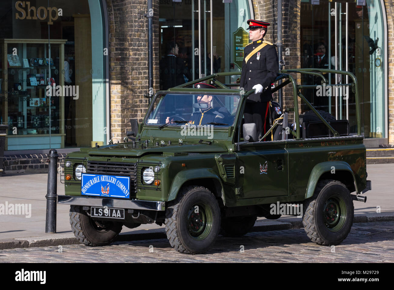 King george in land rover hi-res stock photography and images - Alamy