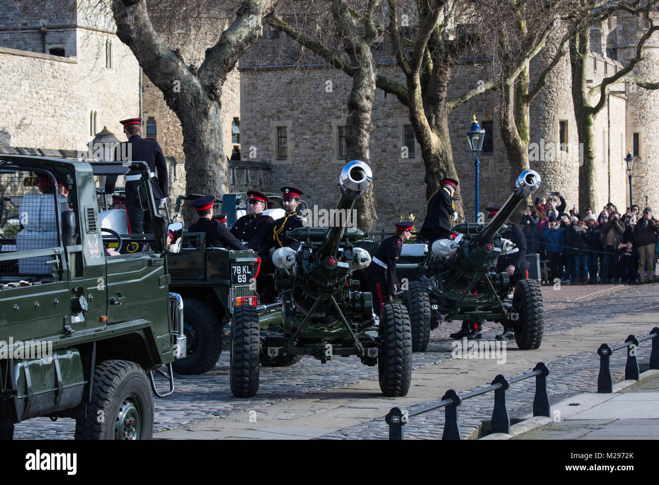 London, UK. 6th Feb, 2018. Soldiers in ceremonial attire from the ...