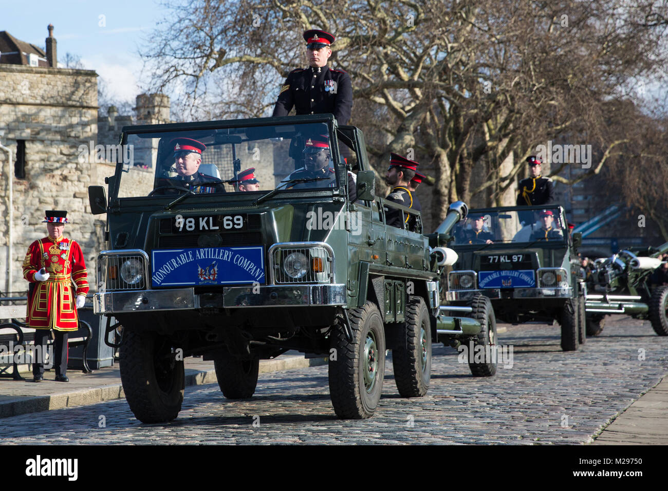 London, UK. 6th Feb, 2018. Soldiers in ceremonial attire from the ...