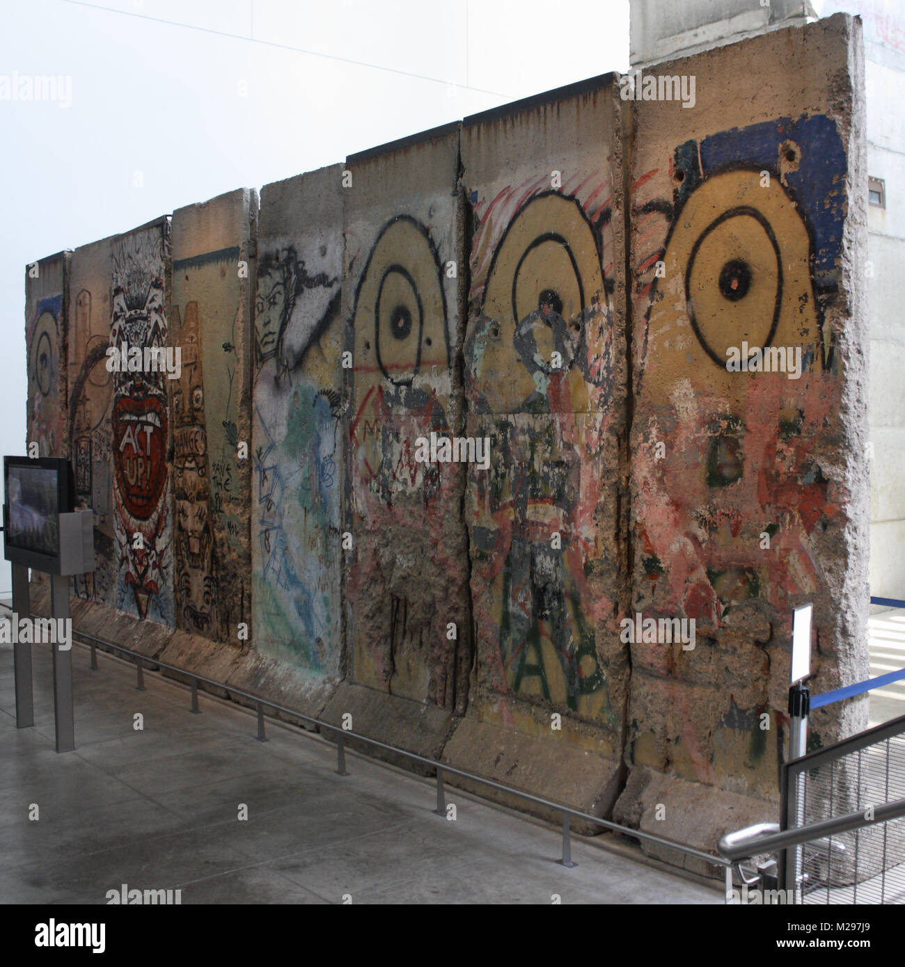 2018 graffiti in berlin hi-res stock photography and images - Alamy