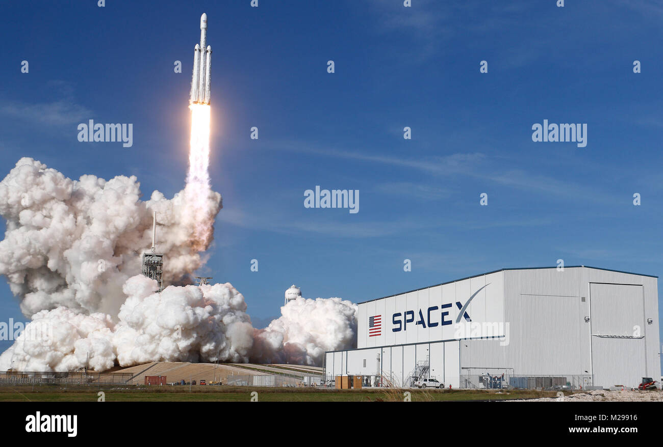 Space electric rocket test hi-res stock photography and images - Alamy