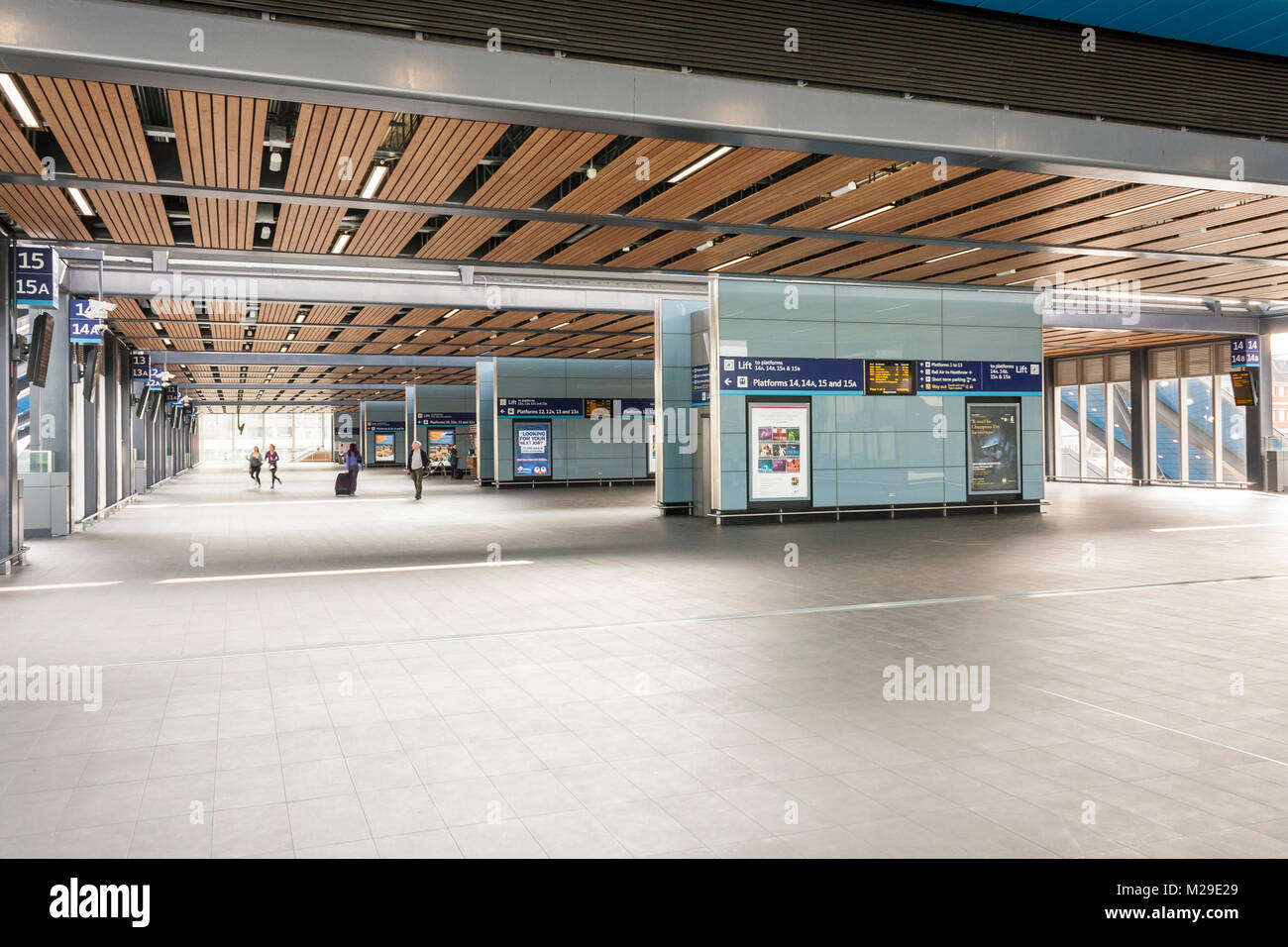 Empty railway station concourse hi-res stock photography and images - Alamy