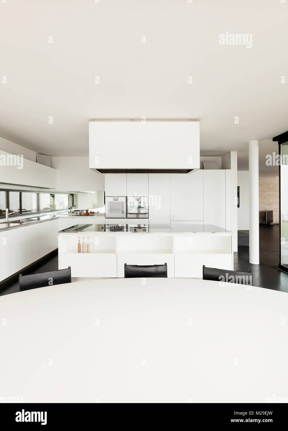 Villa kitchen hi-res stock photography and images - Alamy