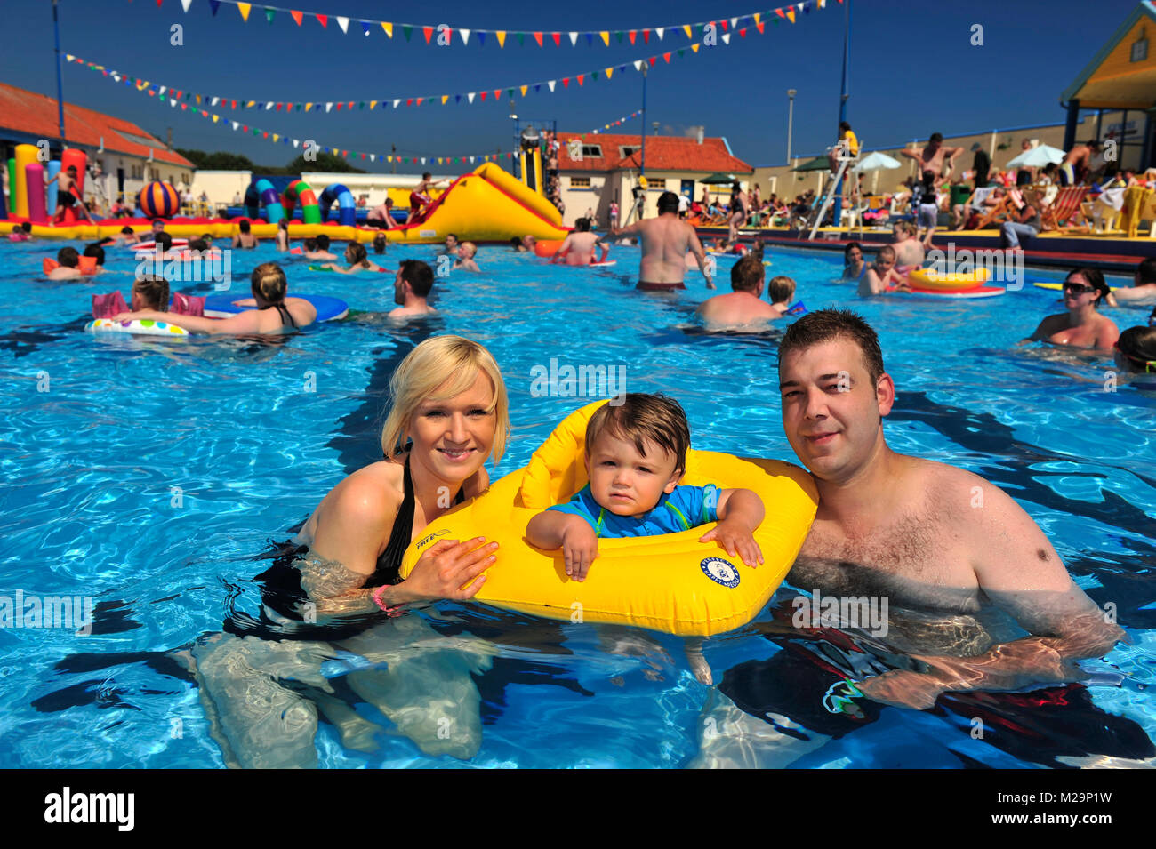 Stonehaven lido hi-res stock photography and images - Alamy