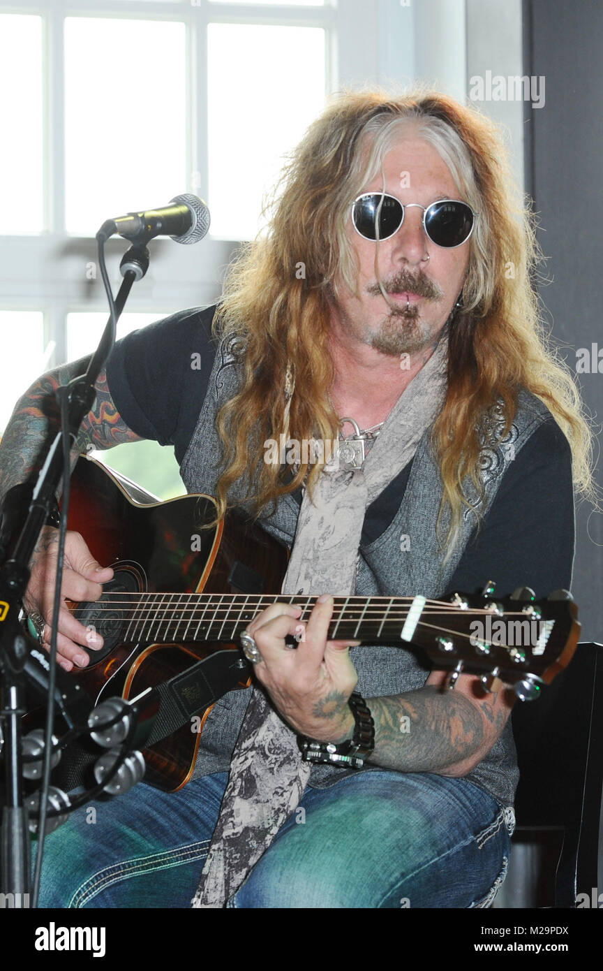 John corabi hi-res stock photography and images - Alamy