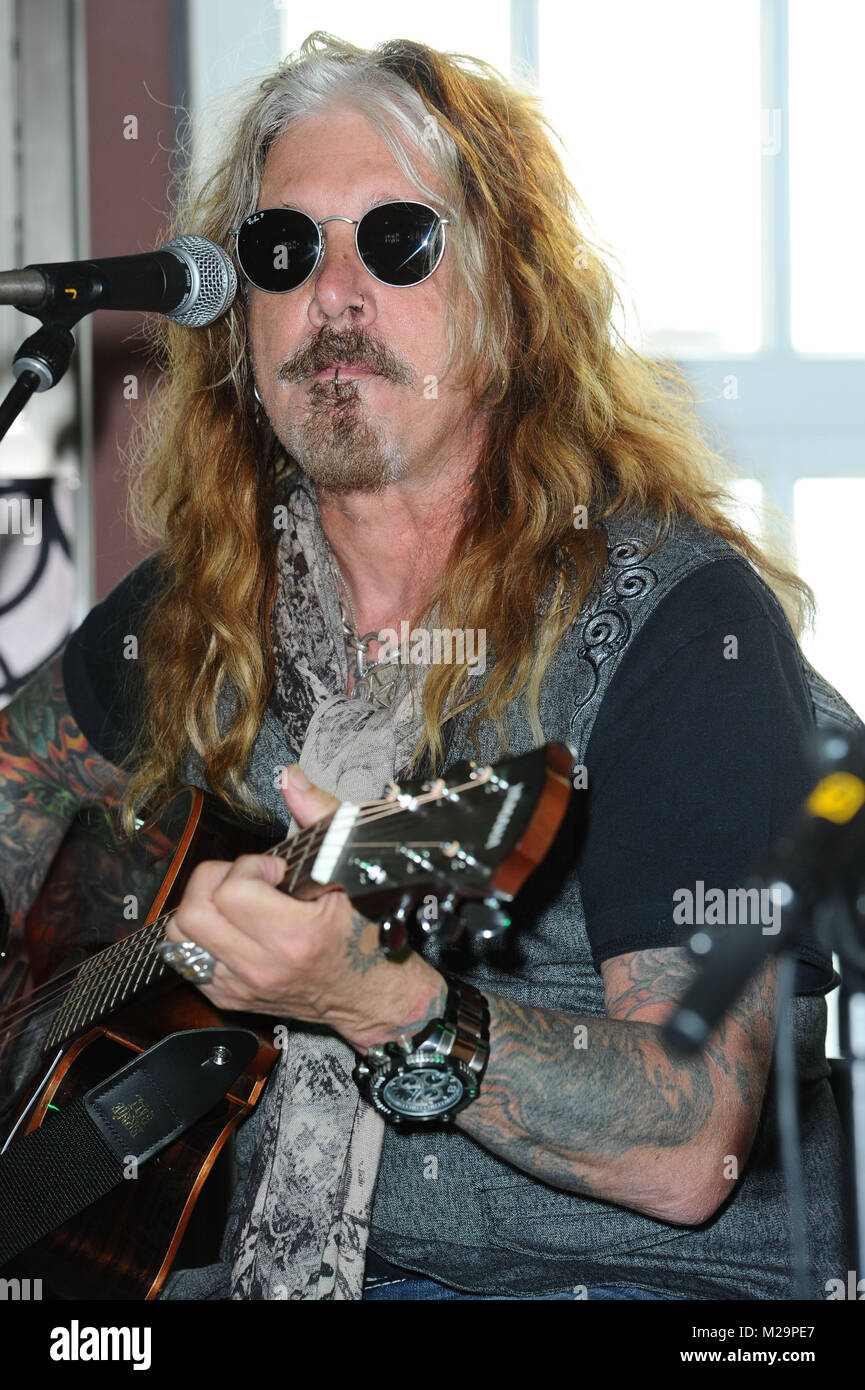 John corabi hi-res stock photography and images - Alamy