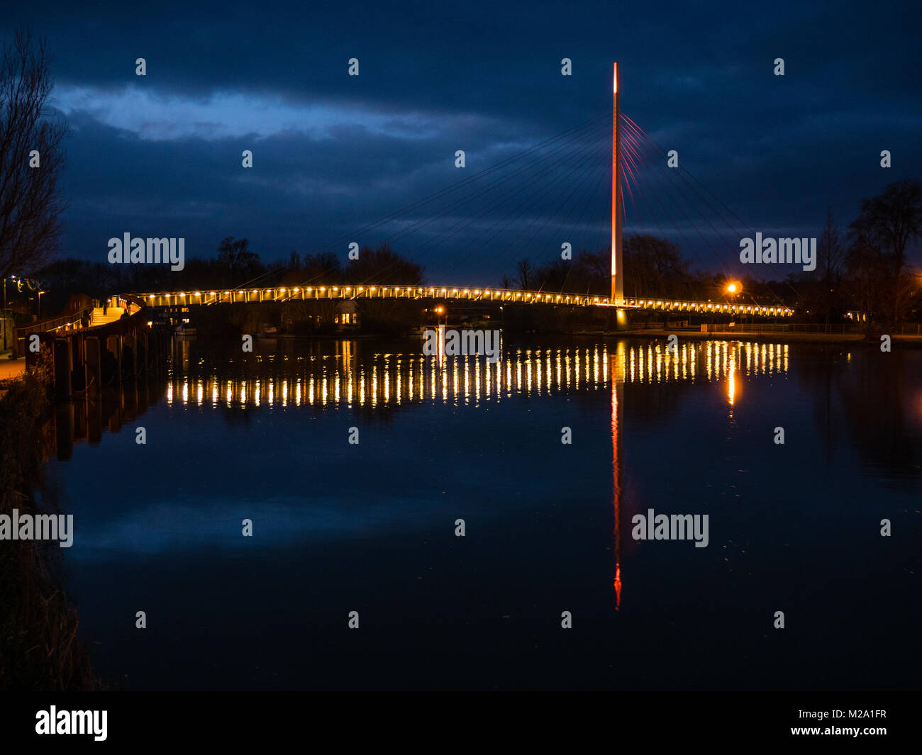 Reading pedestrian and cycle bridge hi-res stock photography and images ...