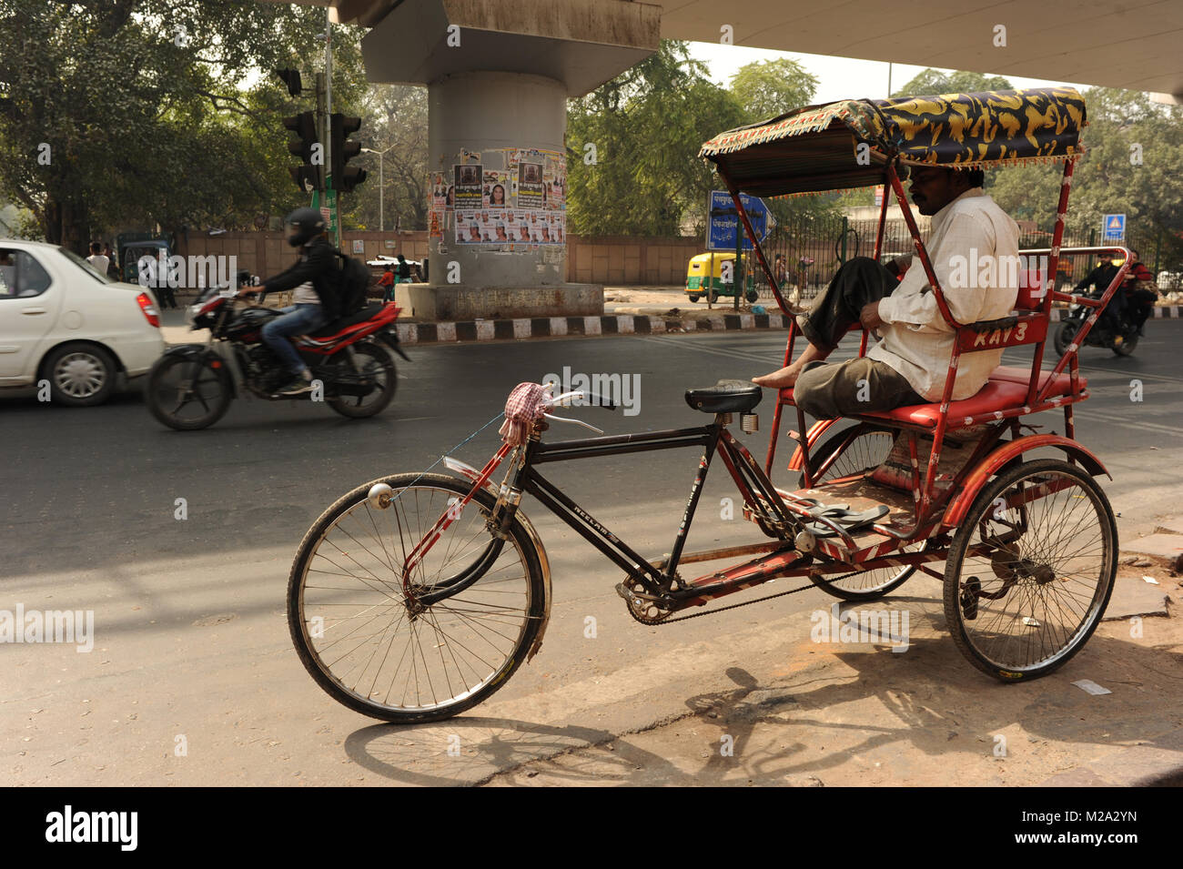 Rickshaw delhi tourists hi-res stock photography and images - Alamy