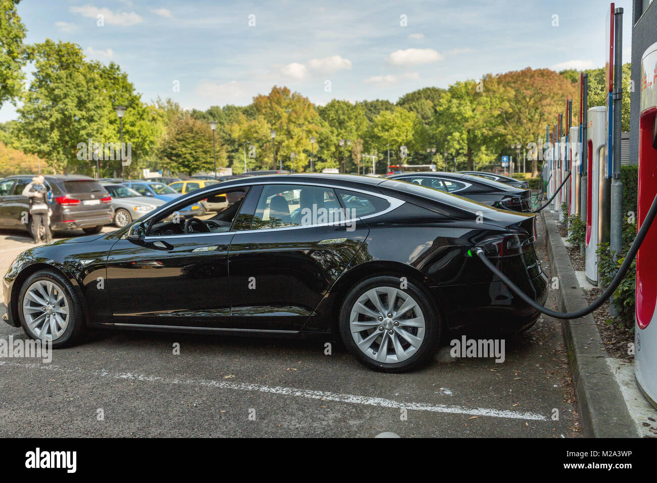 Tesla assembly plant hi-res stock photography and images - Alamy