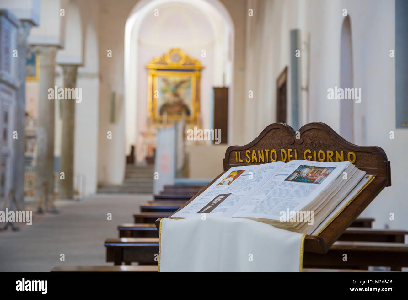 Altar lectern catholic church hi-res stock photography and images - Alamy