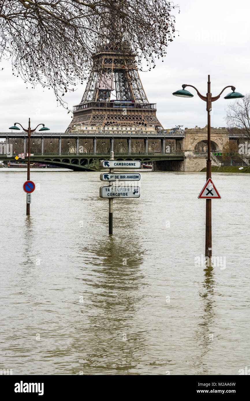 The swollen Seine during the winter flooding episode of January 2018 ...