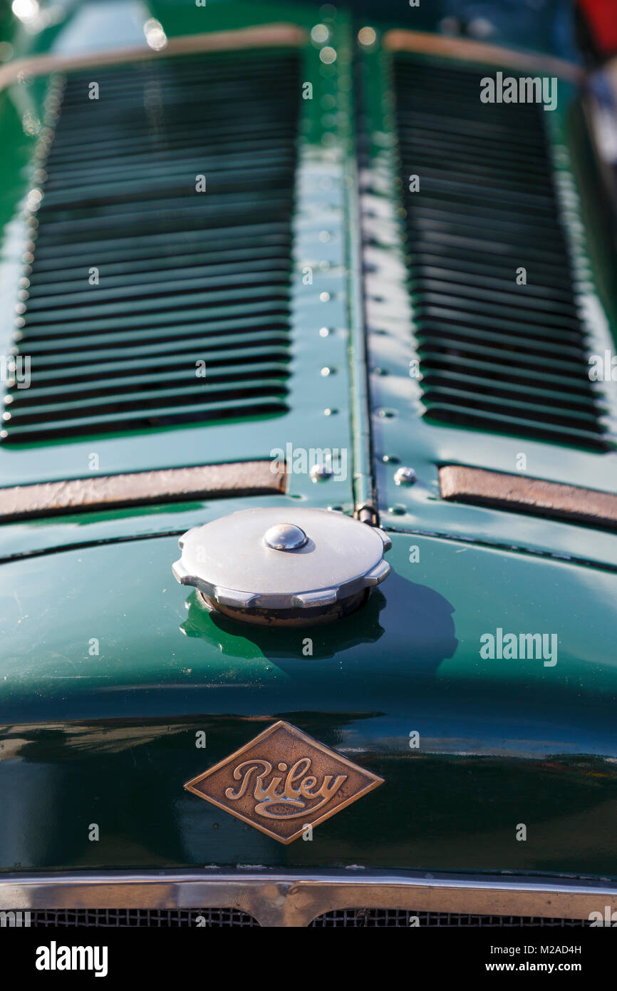 Vintage car radiator cap hi-res stock photography and images - Alamy