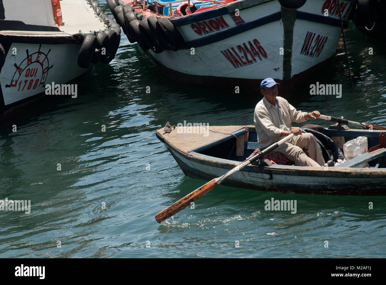 A man rowing a wooden rowing boat in Valparaiso harbor, Chile Stock ...