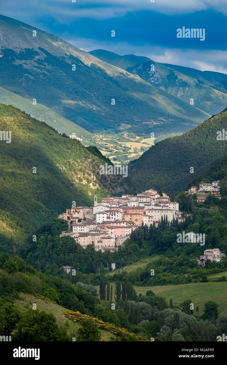 Medieval town of Preci in the Valnerina, Monti Sibillini National Park ...