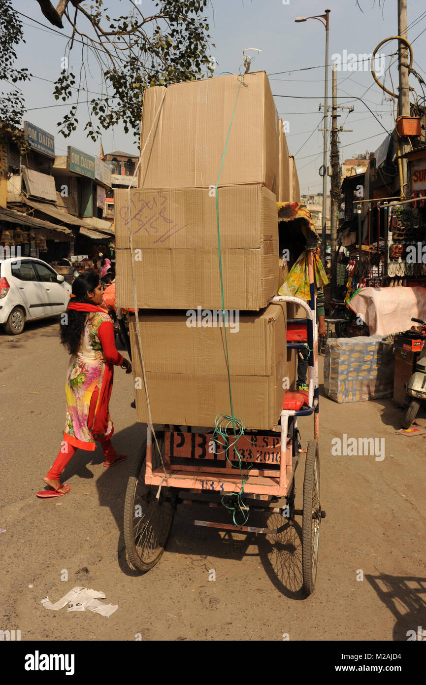 Delhi houses hi-res stock photography and images - Alamy