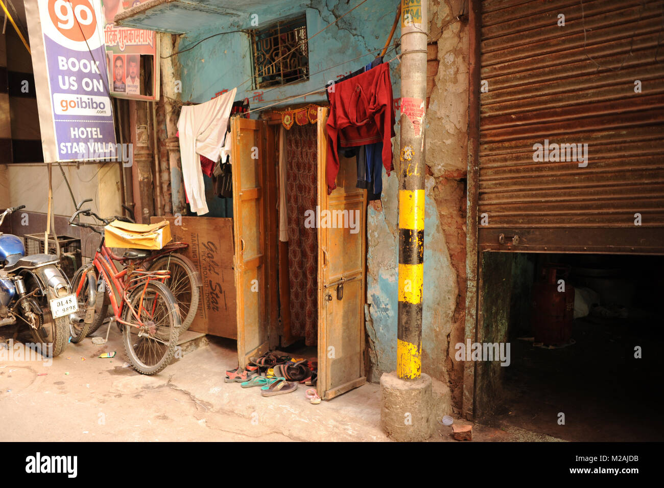 Indian street side shops hi-res stock photography and images - Alamy