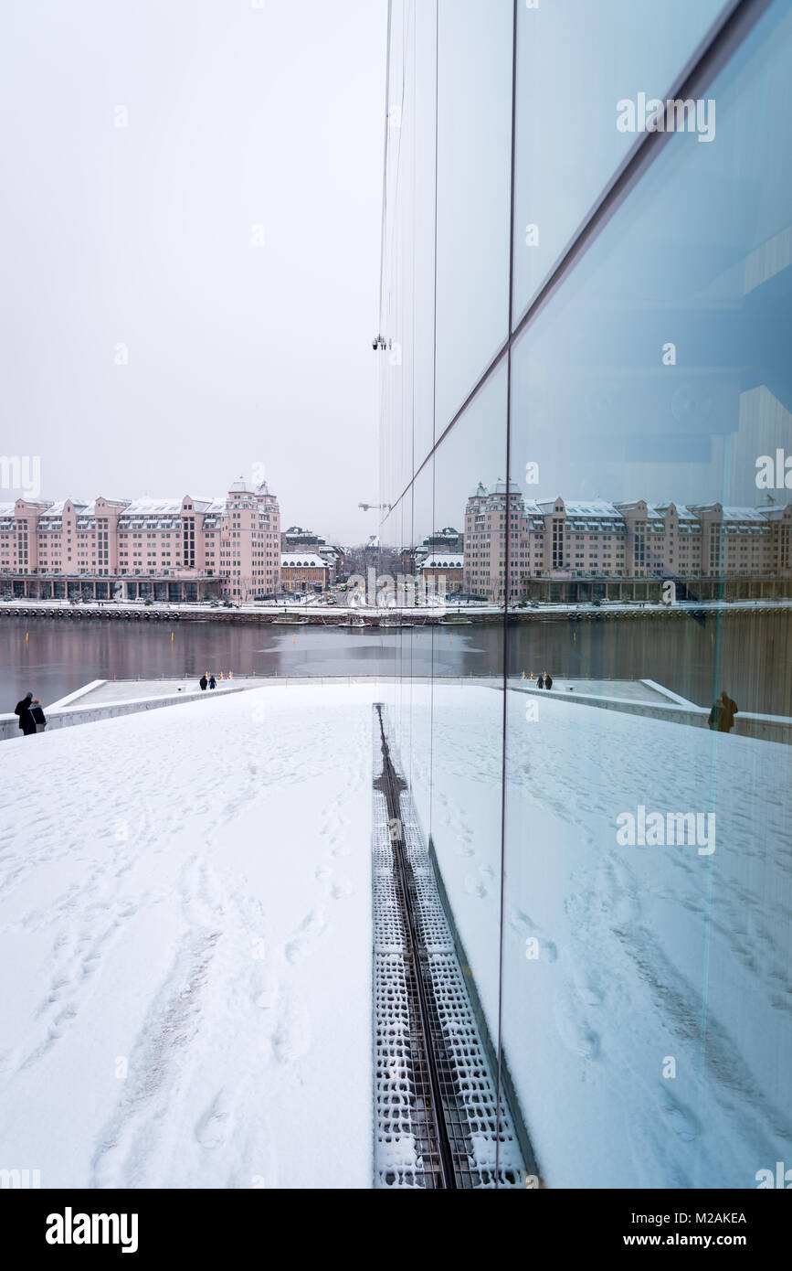 Oslo opera house and snow hi-res stock photography and images - Alamy