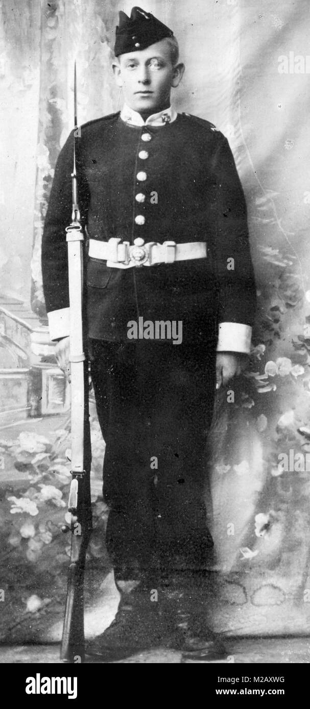 VICTORIAN SOLDIER C.1880S Stock Photo - Alamy